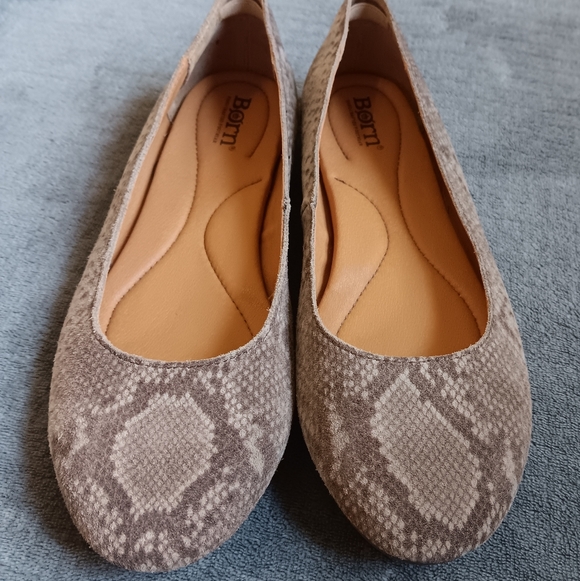 Born | Shoes | Born 7m Slip On Womens Tan Velvety Reptile Print Ballet ...